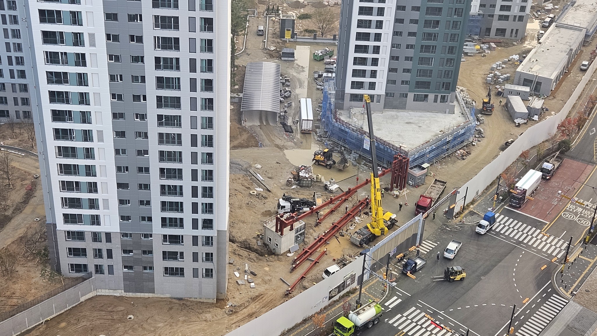 양주옥정린파밀리에의 이야기 문주 올리네요 어떤 디자인이지 잘모르지만 멋진 문주가 되길