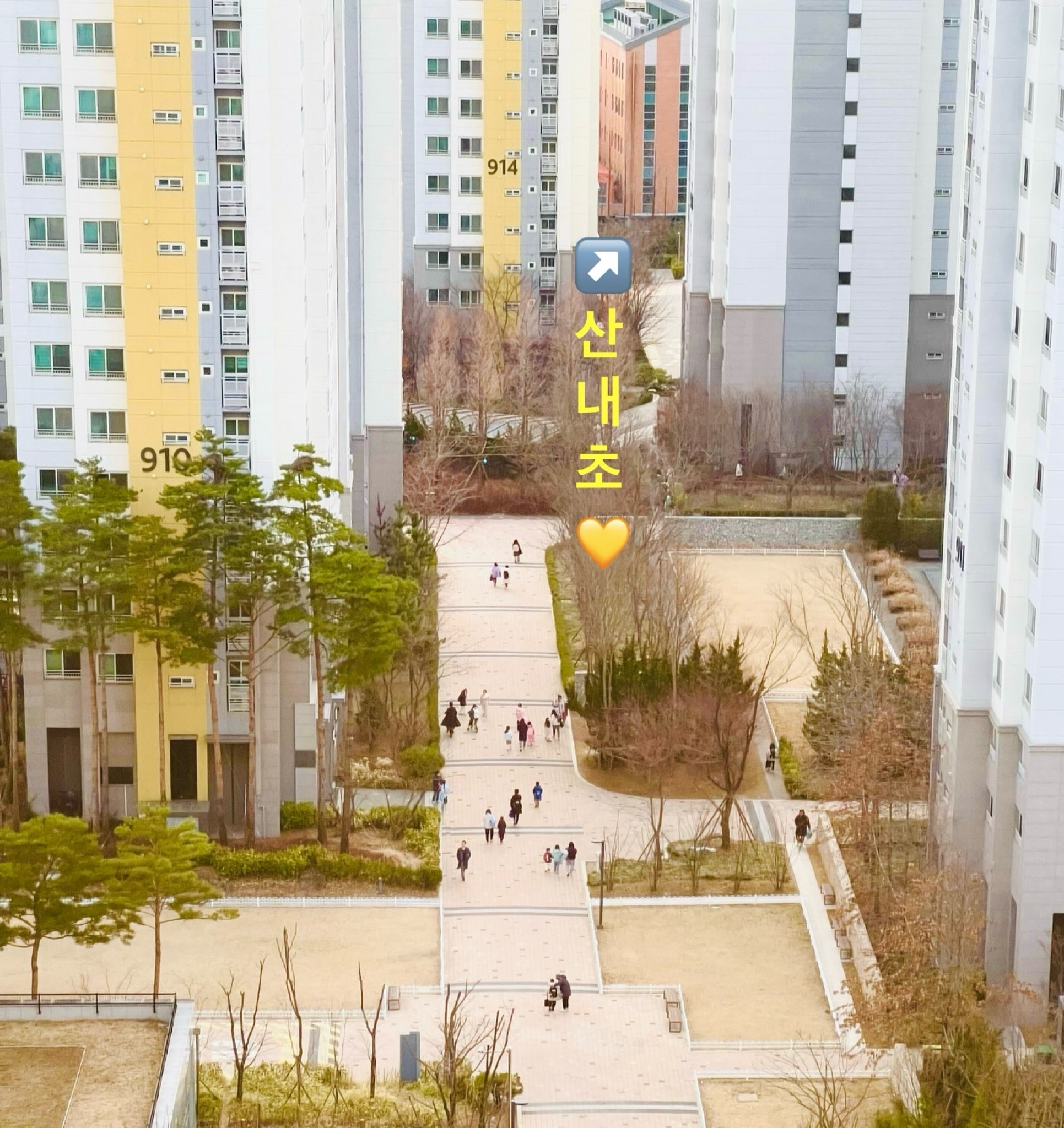 산내마을9단지힐스테이트운정의 이야기 개학해서 등교하는 아이들 너무 귀엽네요 ㅎㅎ 초품아라 학교