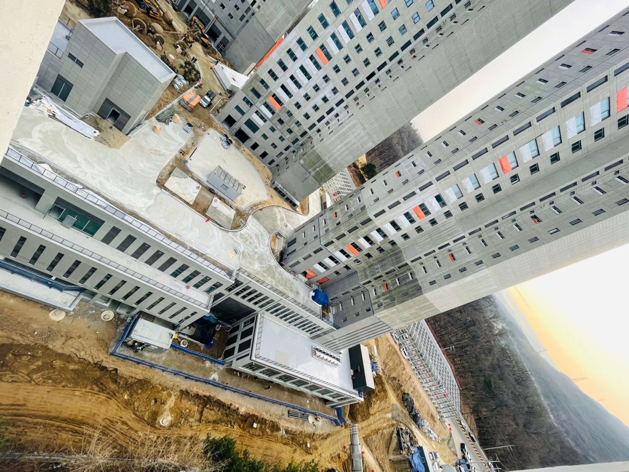 E편한세상신곡파크프라임의 이야기 파크프라임 후문 대로변이 많이넓어지고 의정부시 토지수용으로 금신
