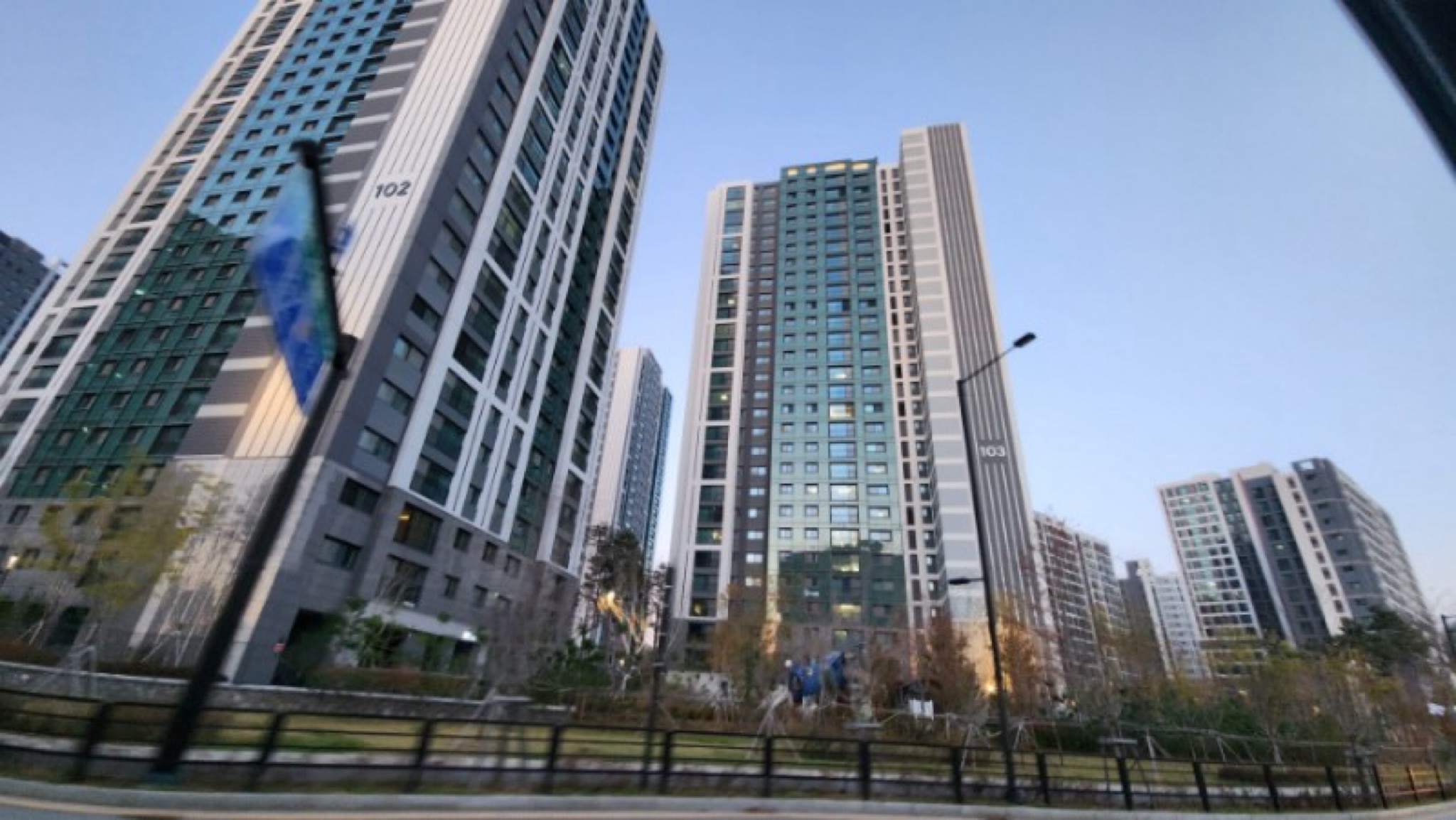 E편한세상서대전역센트로의 이야기 철길 옆이지만 다른 장점으로 충분히 커버 가능하다 봅니다 사진