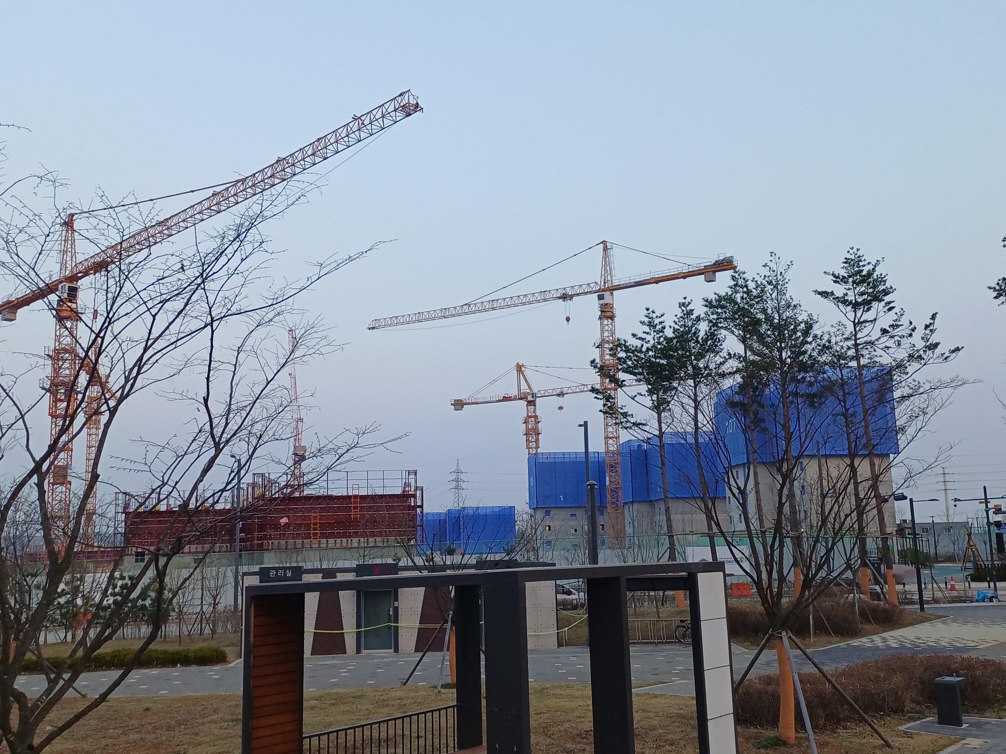 고덕동 고덕국제신도시미래도파밀리에의 실거래가 시세 매물 주변정보 아파트는 호갱노노