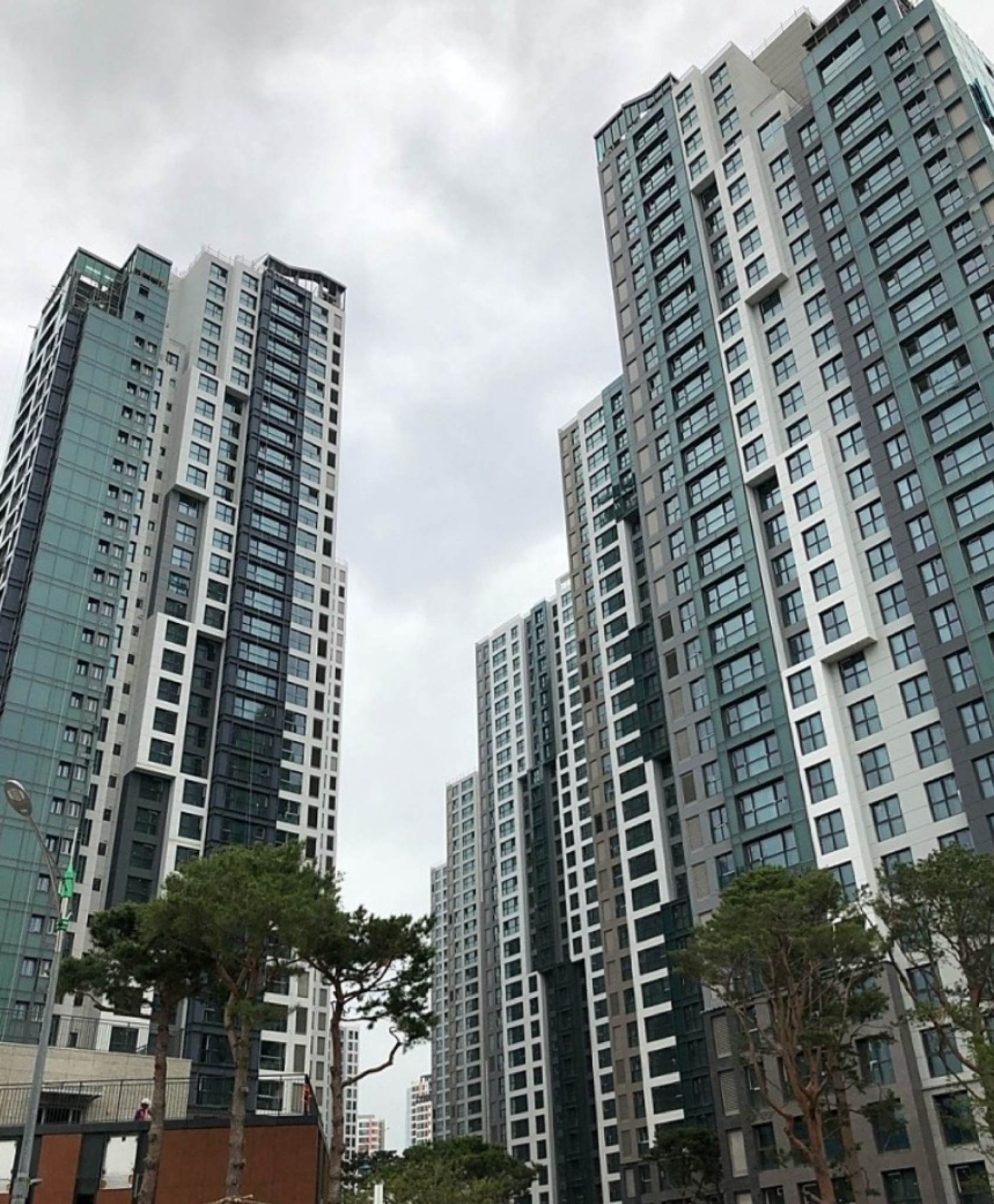 힐스테이트가장더퍼스트의 이야기 대전에서도 커튼월룩으로 완성된 1800세대의 힐스테이트를 볼수있