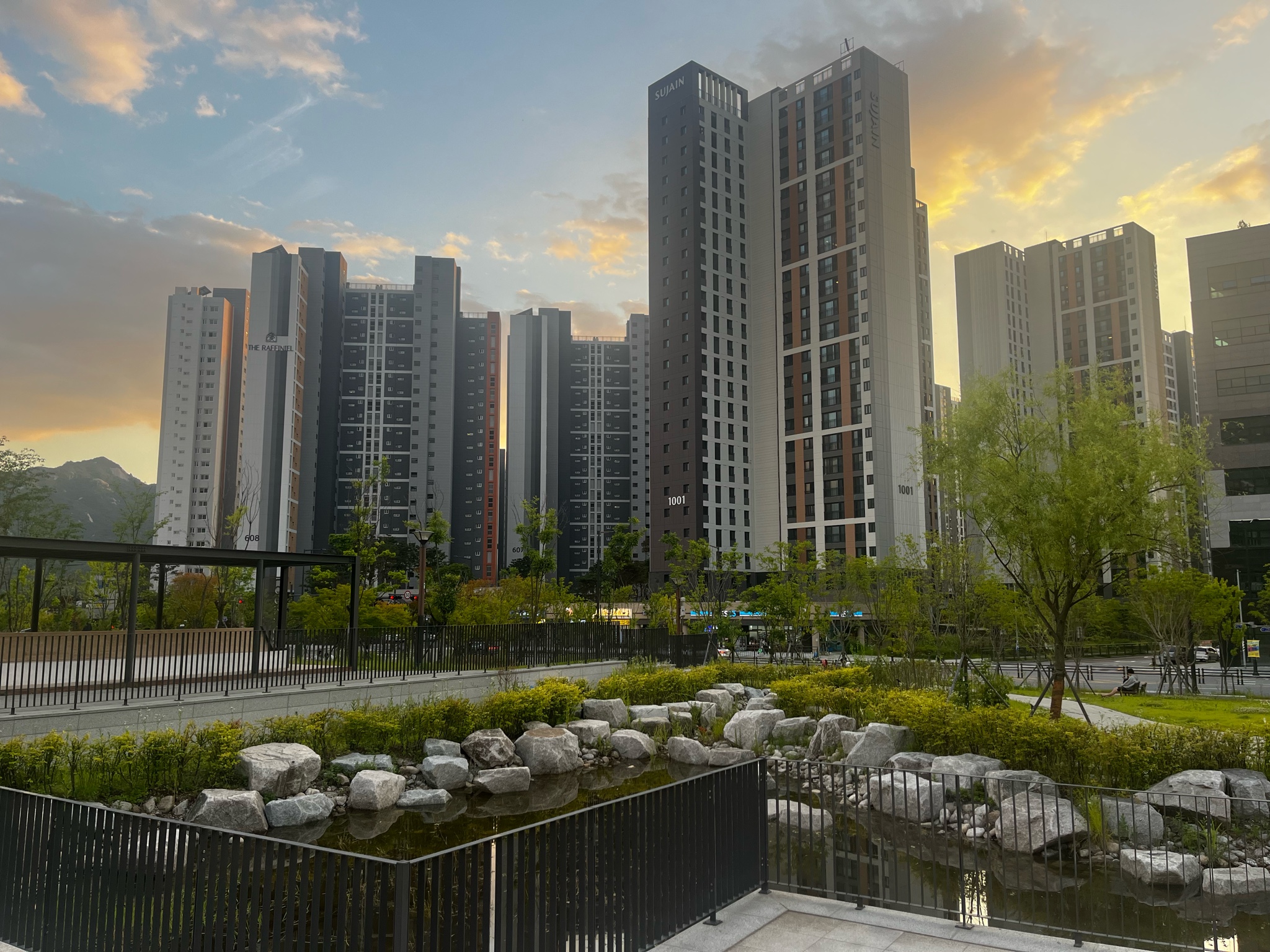 산곡동 의정부고산수자인디에스티지1단지의 실거래가 시세 매물 주변정보 아파트는 호갱노노