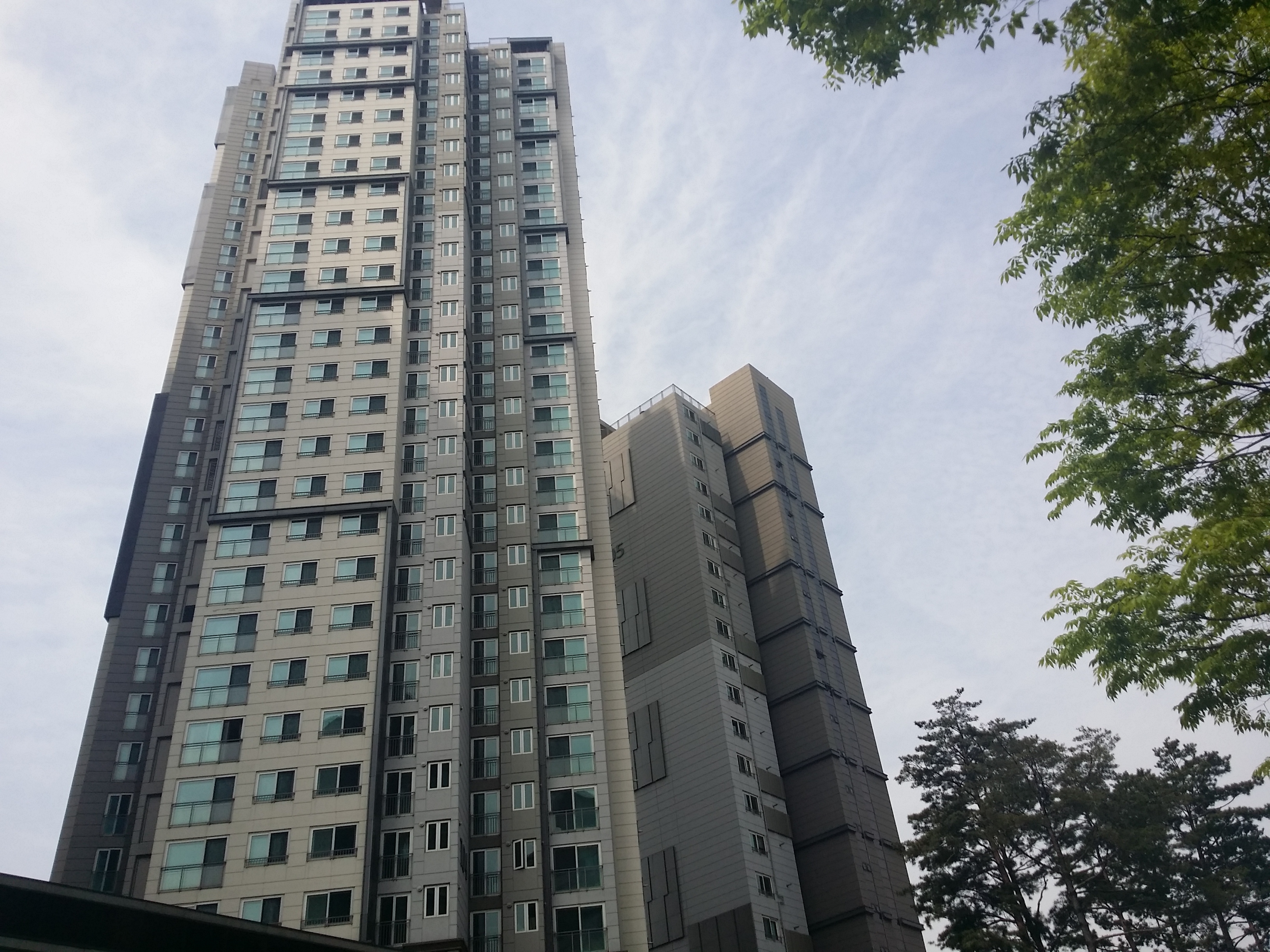 래미안트윈파크의 이야기 | https://www.ytn.co.kr/_ln/0103_202510281