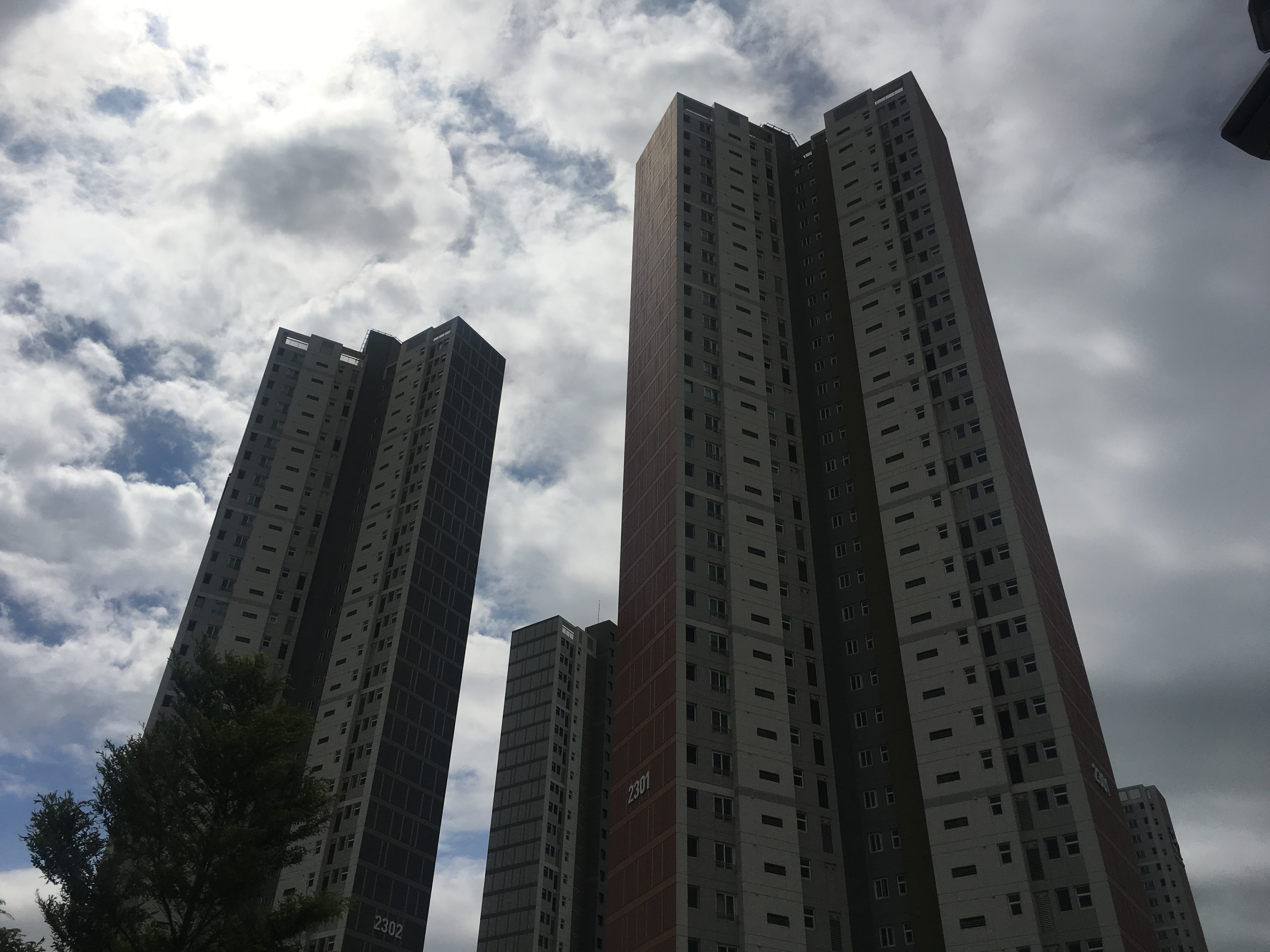 송도더샵마스터뷰23블록의 이야기 | 더샵 퍼스트파크 13-1블록과 비교해서 1억 이상차이가 나는 특